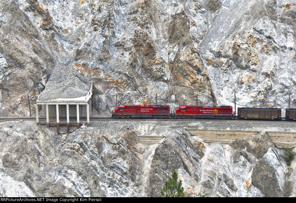 CP 8909 8106 Coal Loads